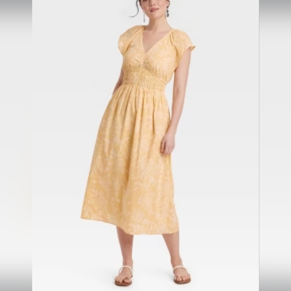 Universal Thread | Dresses | Universal Thread Short Sleeve Smocked A ...